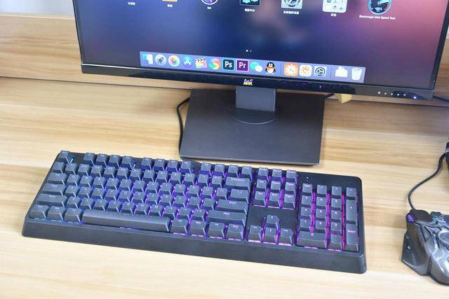 灯光炫彩有范儿，触感轻柔舒适-ikbc R410 红轴机械键盘体验_搜狐汽车_搜狐网