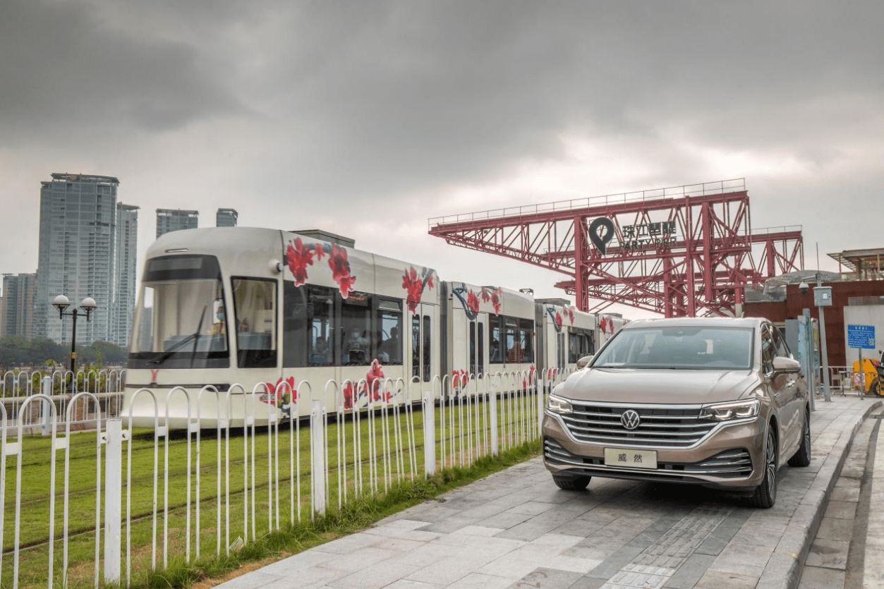 别克GL8大众威然荣威iM8三剑客领衔 上汽做MPV市场“包圆”状_搜狐汽车_搜狐网