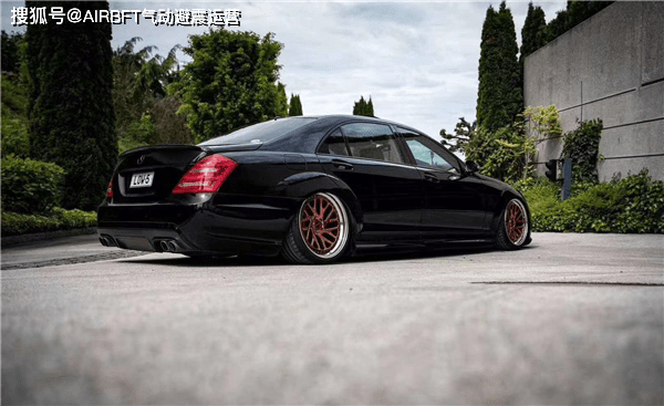 李洋讲述奔驰W221改造AIRBFT三段记忆版本控制气动避震优点_搜狐汽车_搜狐网