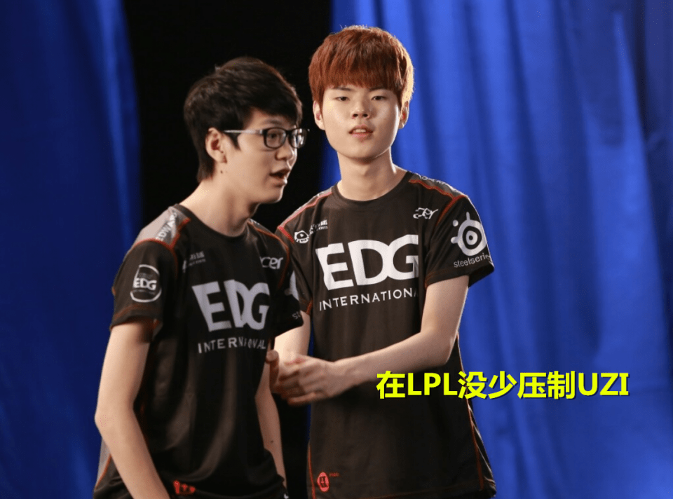 LOL两大无冕之王ADC对决，开局7个击杀的Deft，对线却对不过UZI_选手