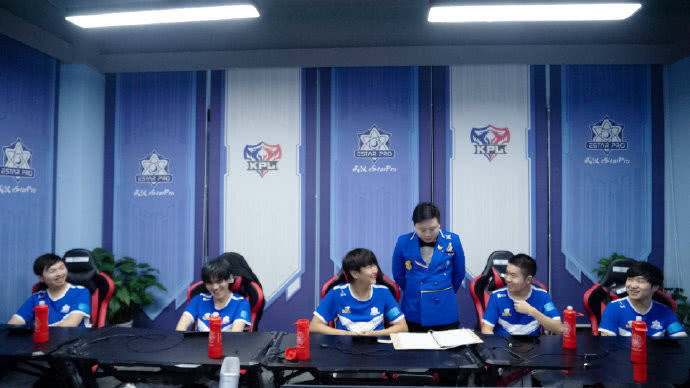 送上十连败！eStar没被“捡漏”，Alan回归冠军阵容零封EDG.M_队伍