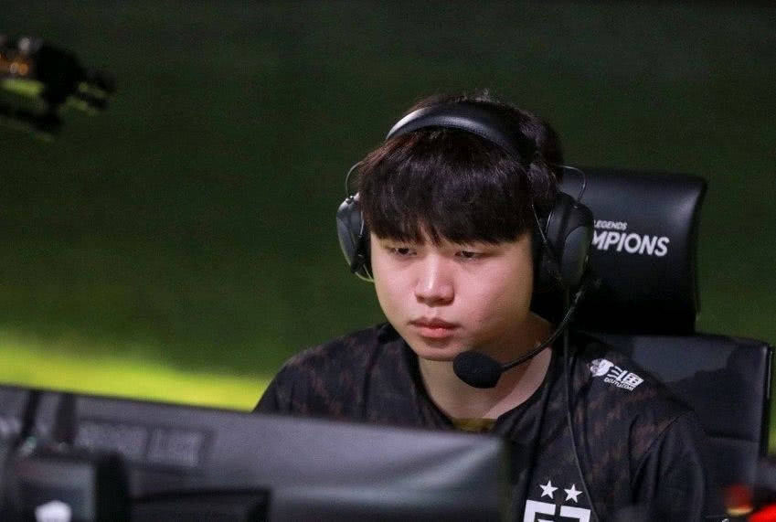 Chovy谈LCK两大中单 给予BDD和Faker这样的评价_chovy