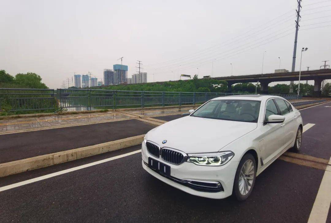 宝马530Le百公里油耗1.5L，比燃油版还便宜_搜狐汽车_搜狐网