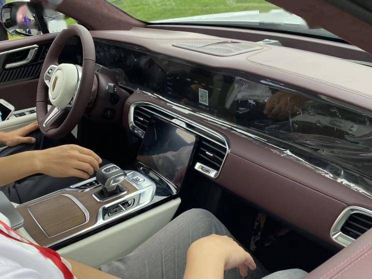 红旗全新电动SUV E-HS9实车曝光 续航超600km_搜狐汽车_搜狐网