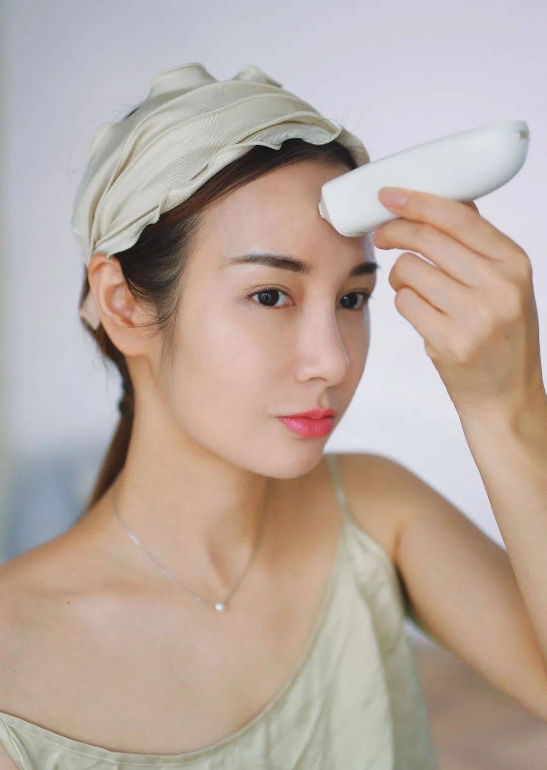 氛围感美人 | 斑点瑕疵女孩 How to be chic？-搜狐大视野-搜狐新闻