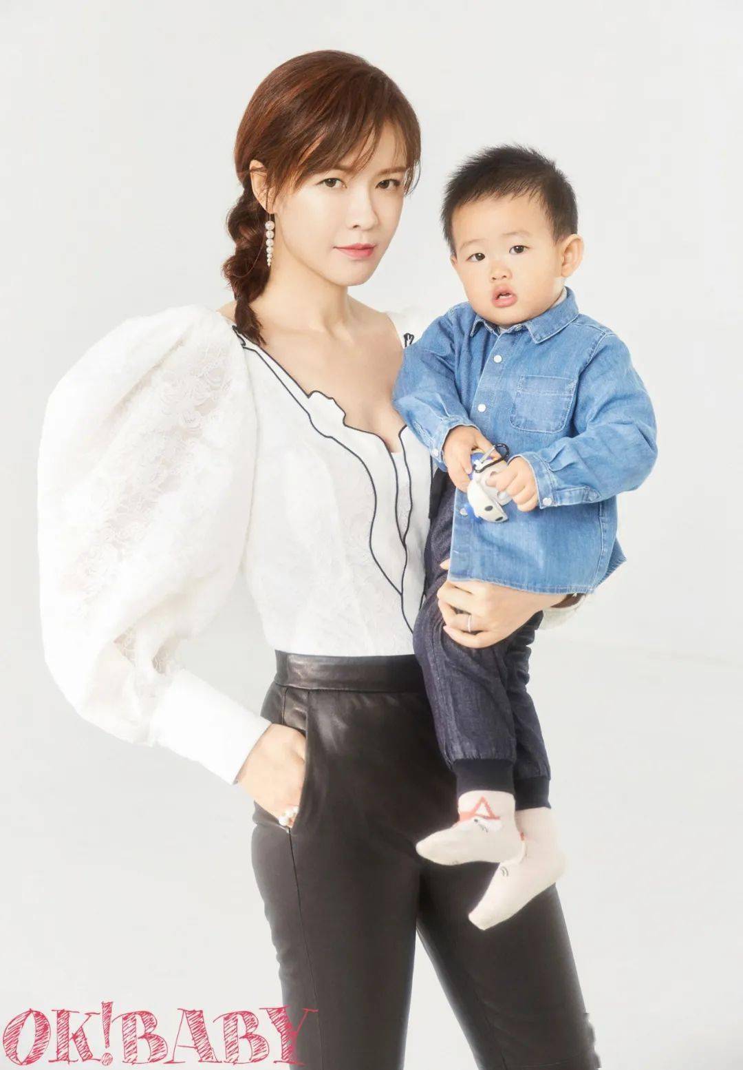 李艾 顺其自然， 陪伴灯泡儿开心成长 | OK!Baby封面故事-搜狐大视野-搜狐新闻