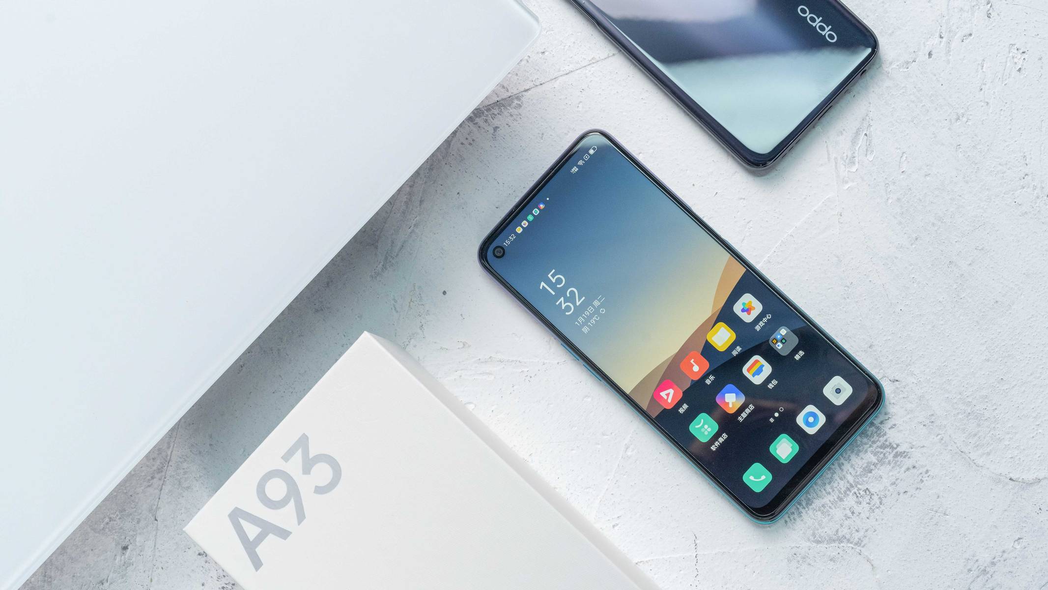 OPPO A93真机图赏：硬核实力 轻薄全能-搜狐大视野-搜狐新闻
