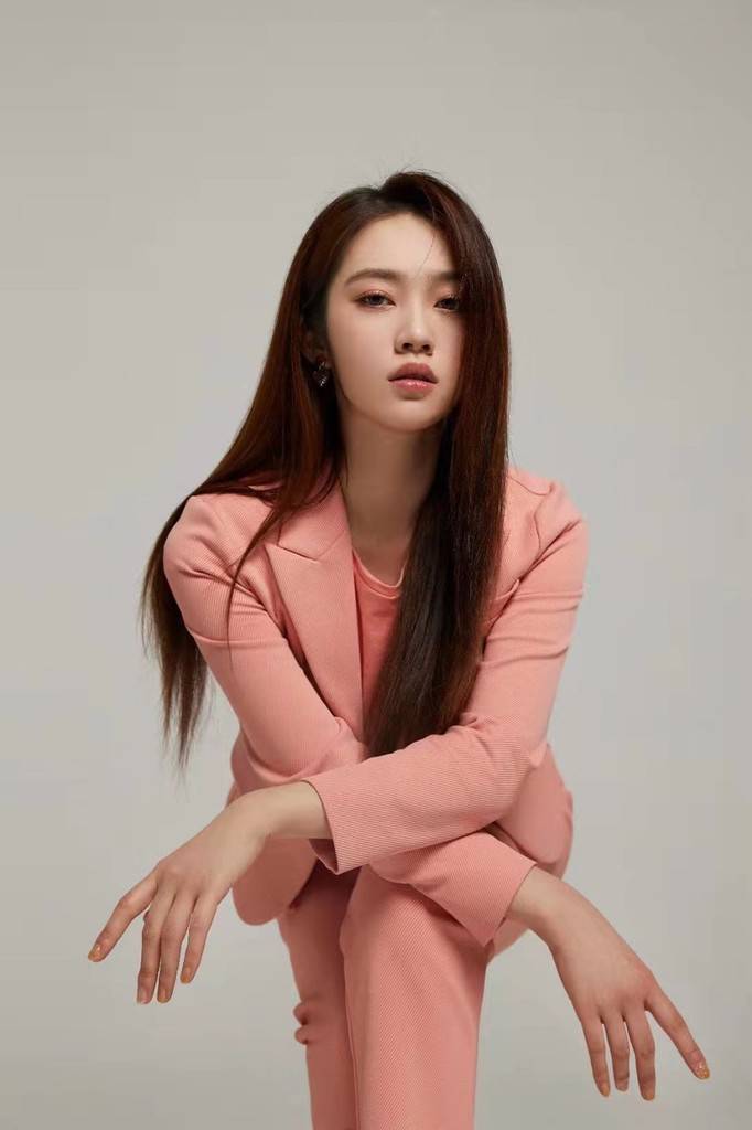 符雅凝HUGOBOSS春夏系列广告大片 百变生媚-搜狐大视野-搜狐新闻