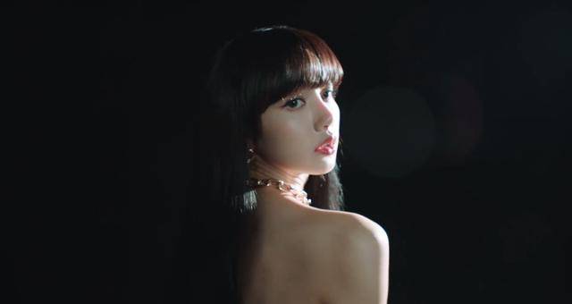 Lisa出了单人新曲？网友：宣传片拍出了MV的感觉，这大长腿我爱了_视频