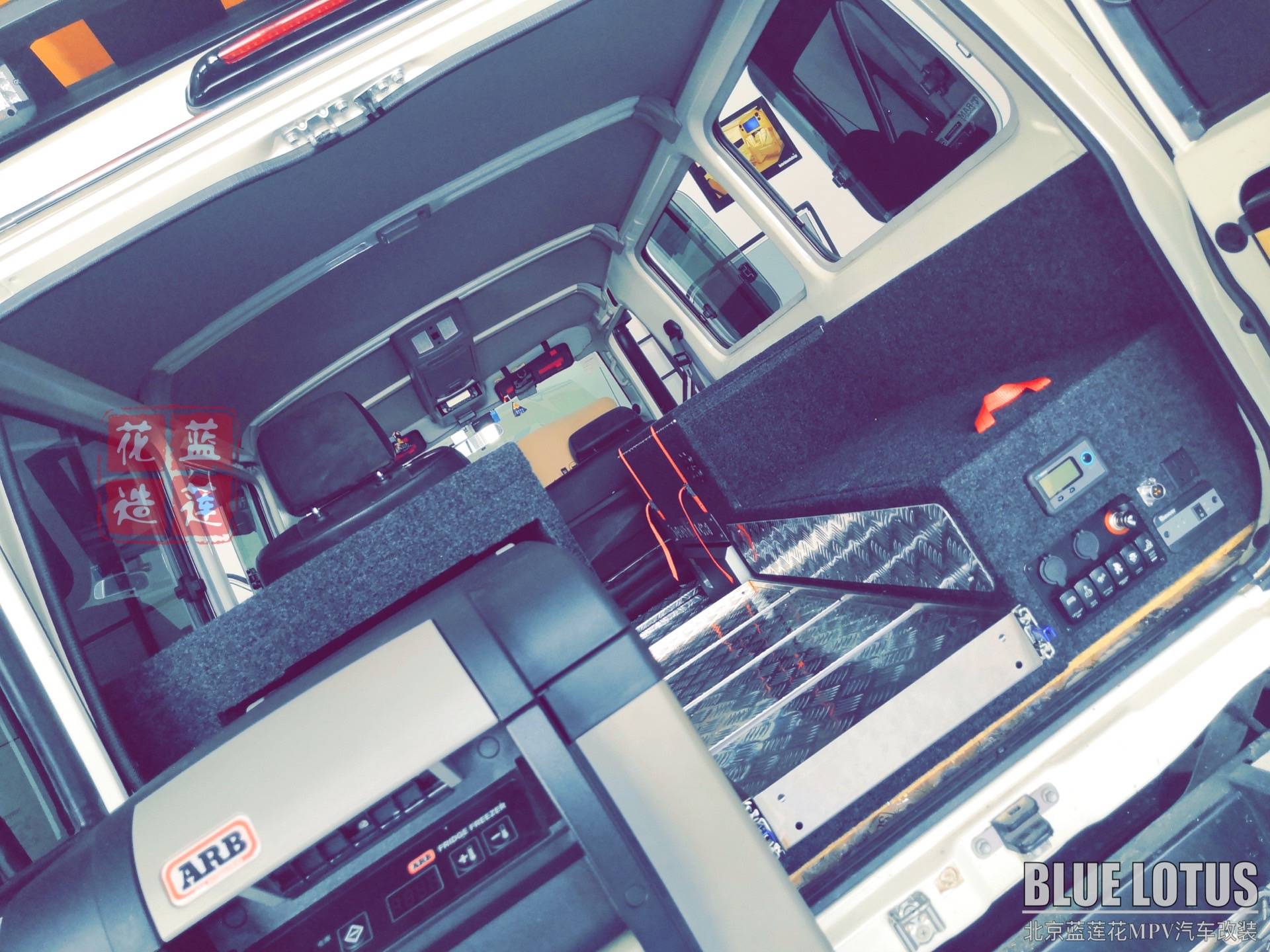 丰田Lc78改装床车和多功能车内饰定制设计_搜狐汽车_搜狐网