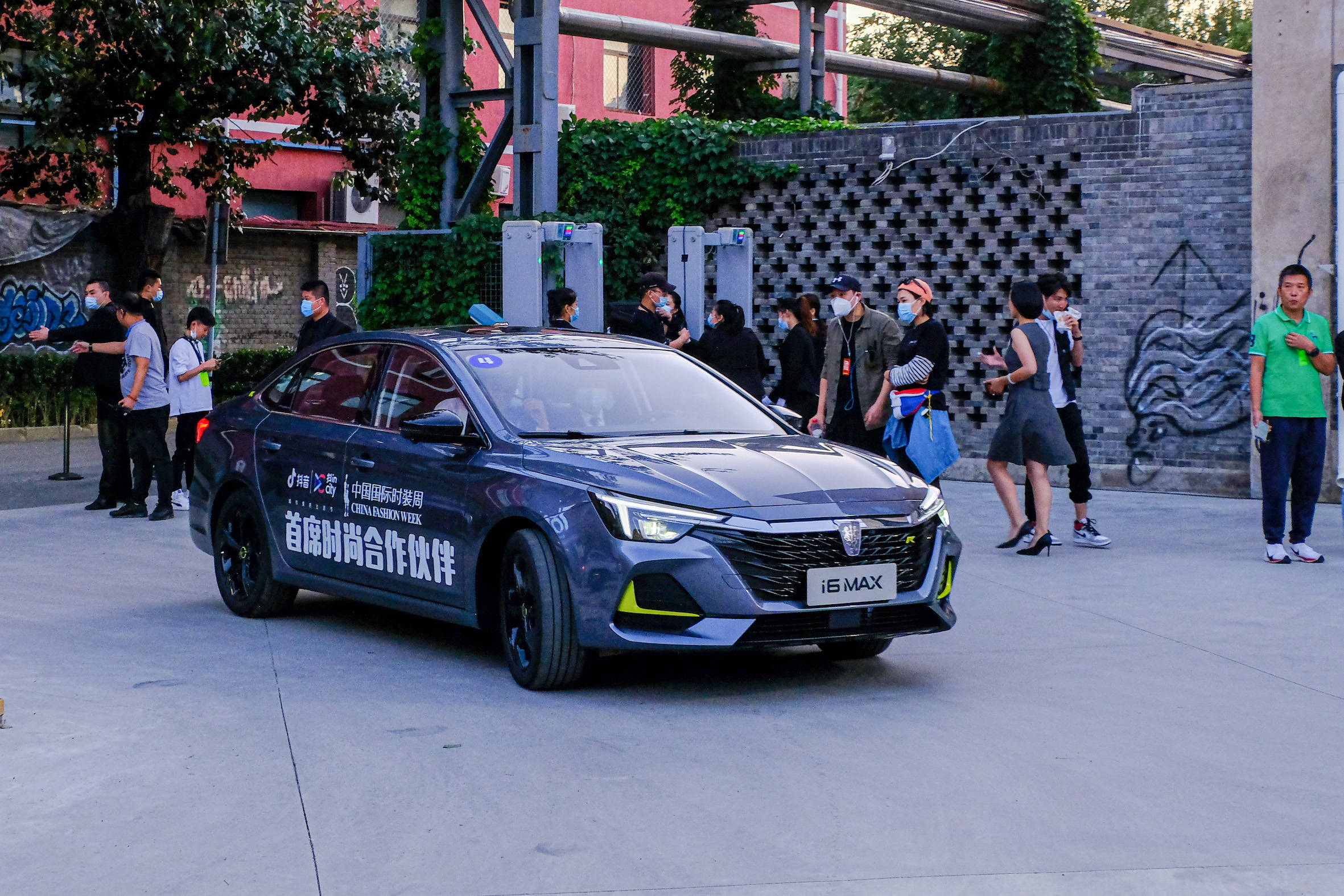 荣威i6 MAX及插电混动荣威ei6 MAX同步上市_搜狐汽车_搜狐网