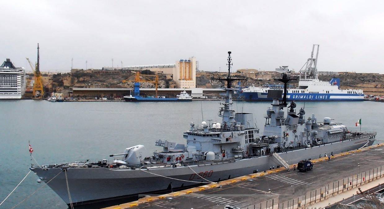 近防全靠大炮，建成时就失去对手，落寞的潘尼级驱逐舰_意大利海军