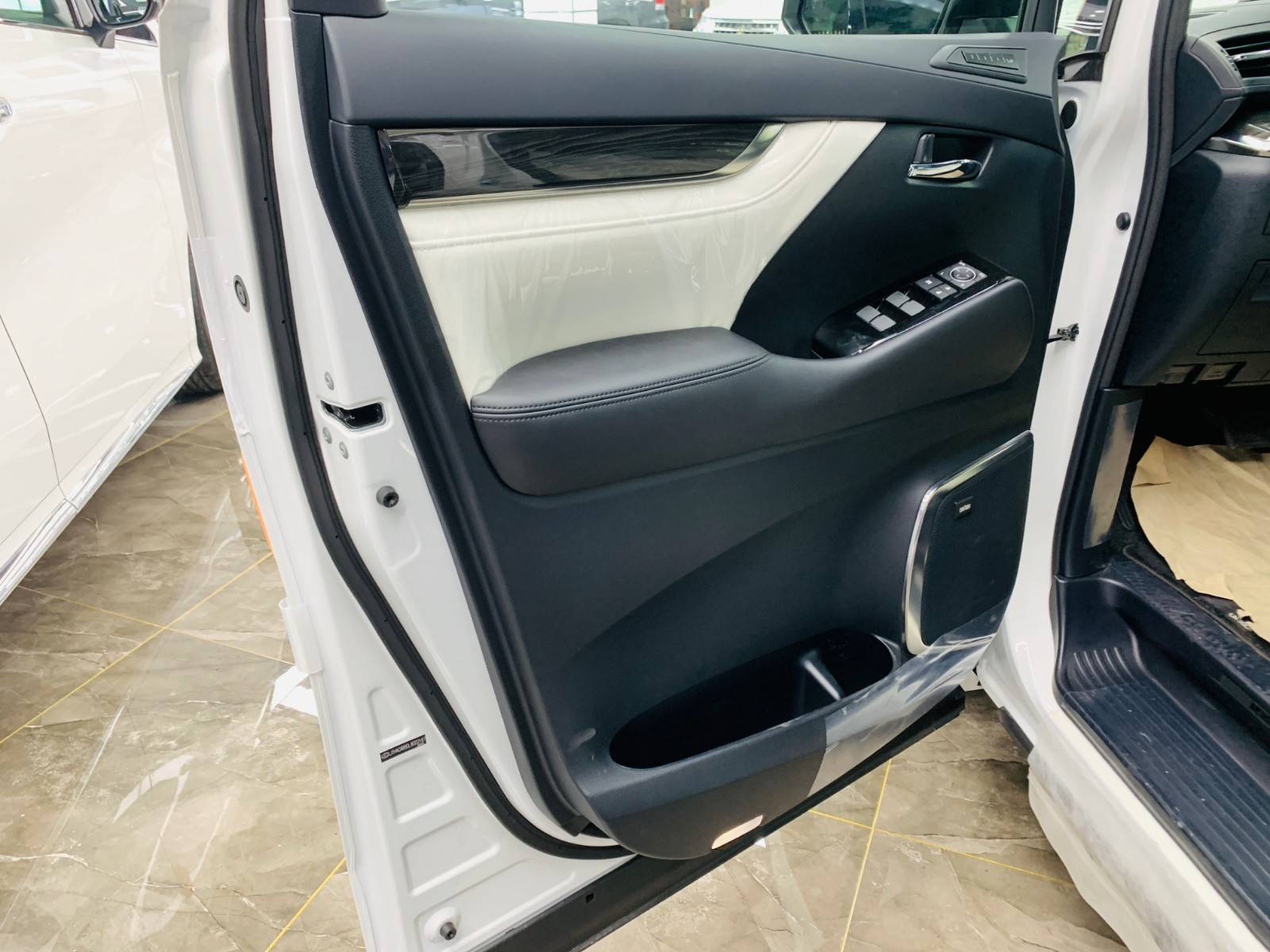 20款雷克萨斯LM300商务保姆车 经济直选_搜狐汽车_搜狐网