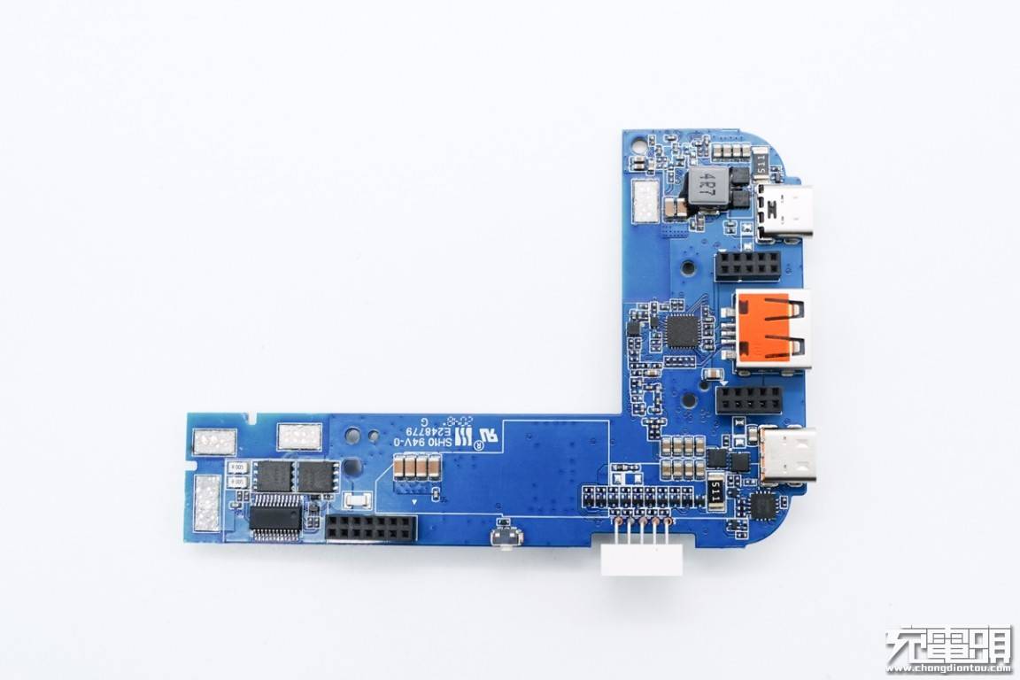 紫米20号快充移动电源拆解，内置三颗南芯SC8815升降压转换器_充电