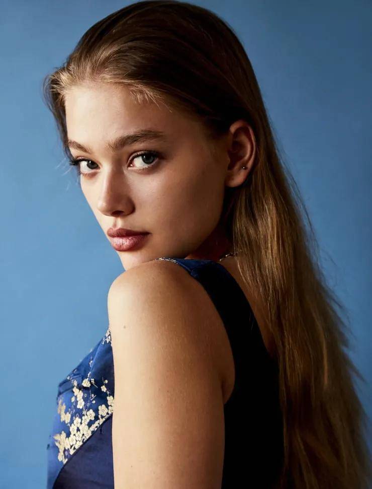 迪士尼史上最美反派？21岁英国甜心撩倒无数网友，腿长两米，火遍ins！_Jessca