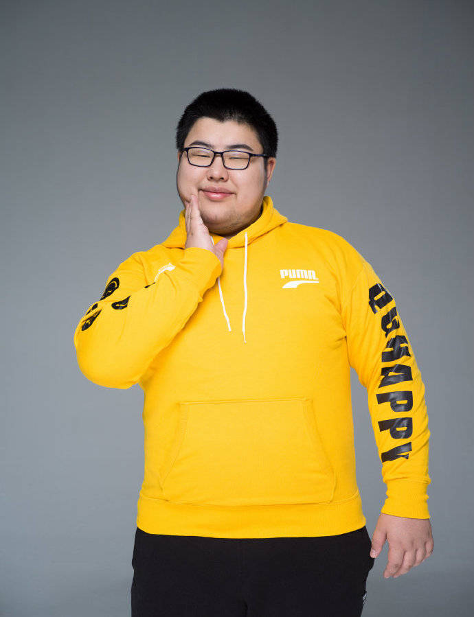 2021年王者荣耀春季赛 QGHappy定妆照-搜狐大视野-搜狐新闻