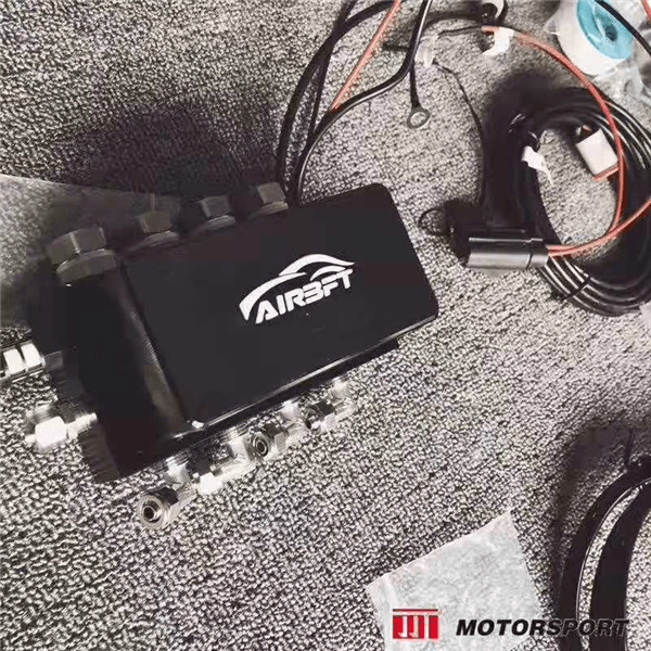 奔驰W211改装气囊悬挂AIRBFT气动避震施工现场李洋讲解_搜狐汽车_搜狐网