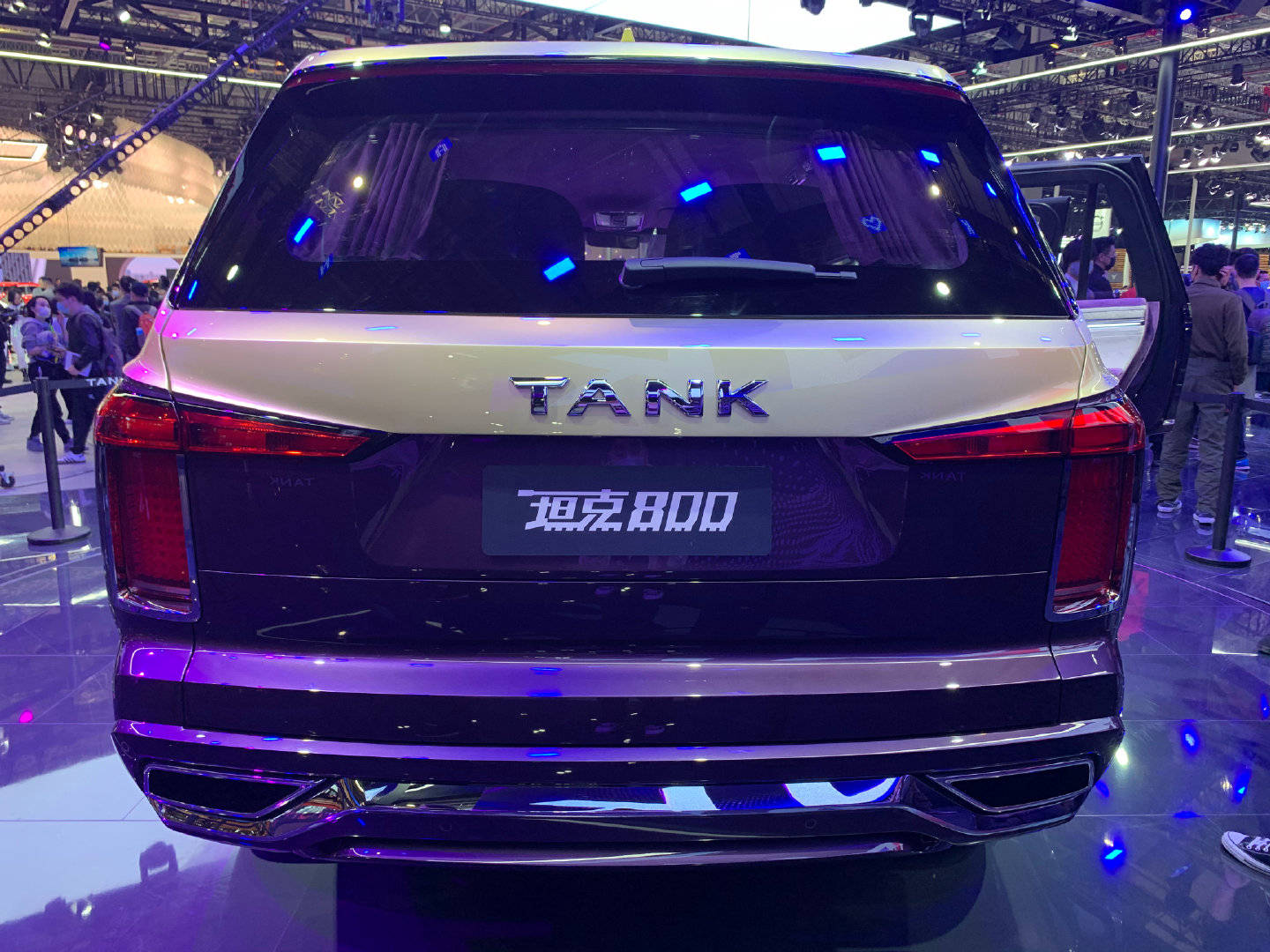 实拍坦克800：3.0T引擎+强悍四驱，造型霸气不输宝马X5，真帅气！_搜狐汽车_搜狐网