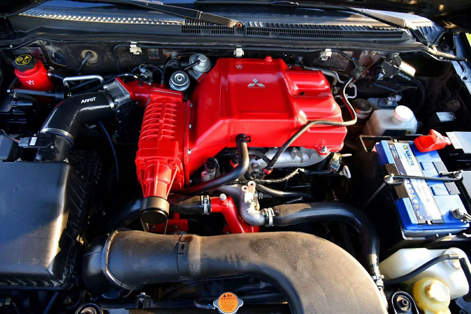 帕杰罗改装VT机械增压，动力提升朴实无华却拳拳到肉_搜狐汽车_搜狐网