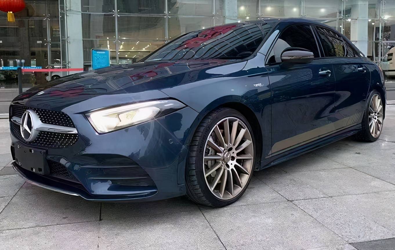 探店奔驰A35L，4.9S破百，内饰豪华夸张，但价格你能接受吗？_搜狐汽车_搜狐网