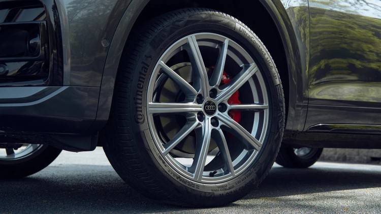 尾灯升级为OLED光源 全新奥迪Q5L售39.68万起_搜狐汽车_搜狐网