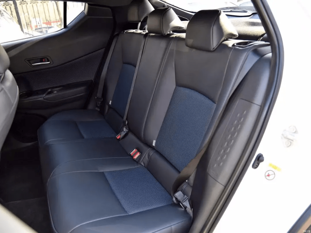 小空间、低油耗，动力强，新款丰田C-HR能撬动小型SUV市场吗_搜狐汽车_搜狐网