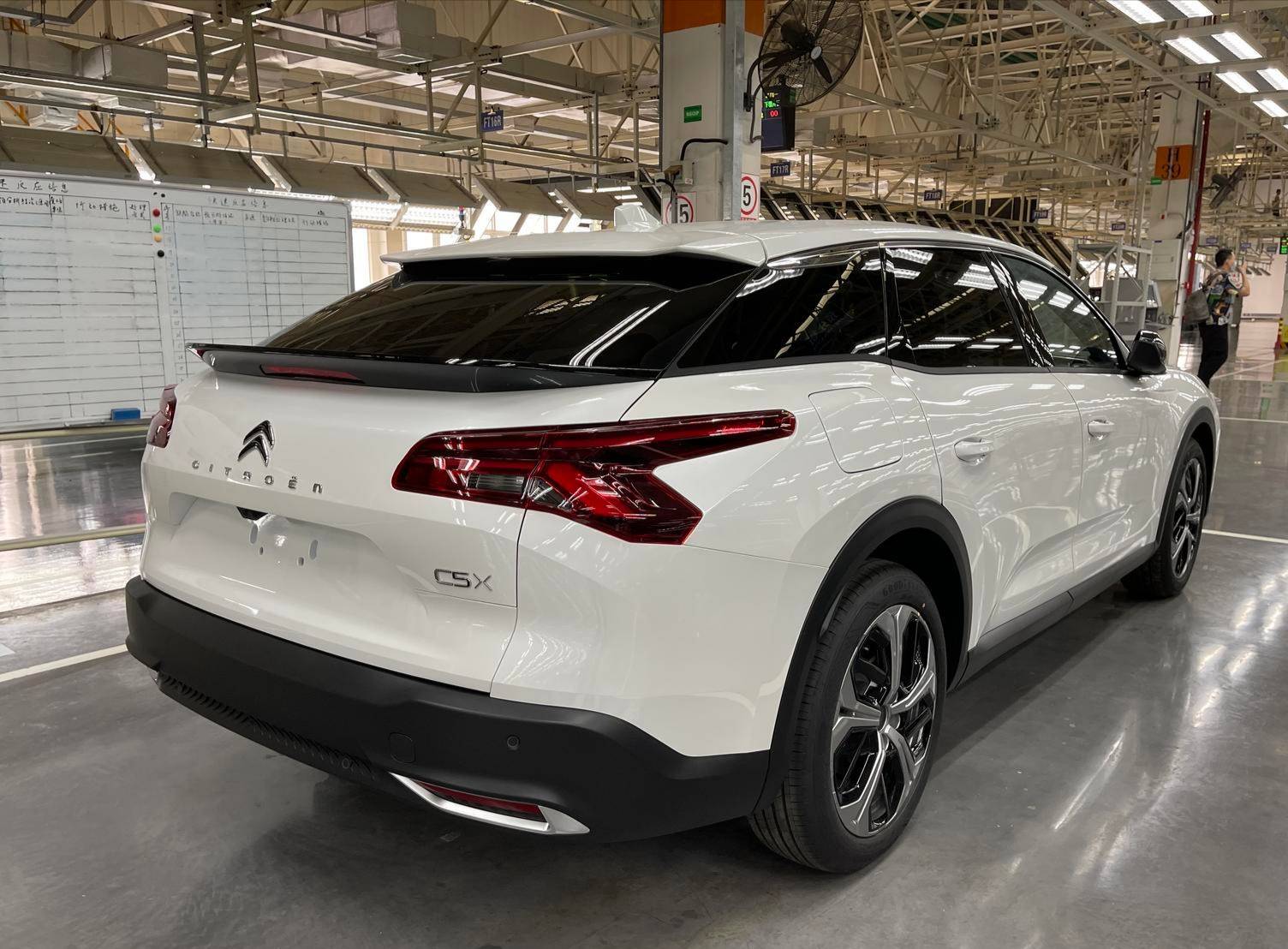 雪铁龙凡尔赛C5X实拍！个性外观+4.9米车长，1.6T高功率引擎最霸气_搜狐汽车_搜狐网