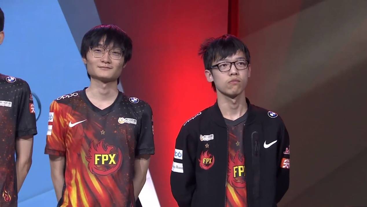 FPX新上单第一场就超神！而且打出两次单杀，Doinb赛后直接笑裂了_比赛