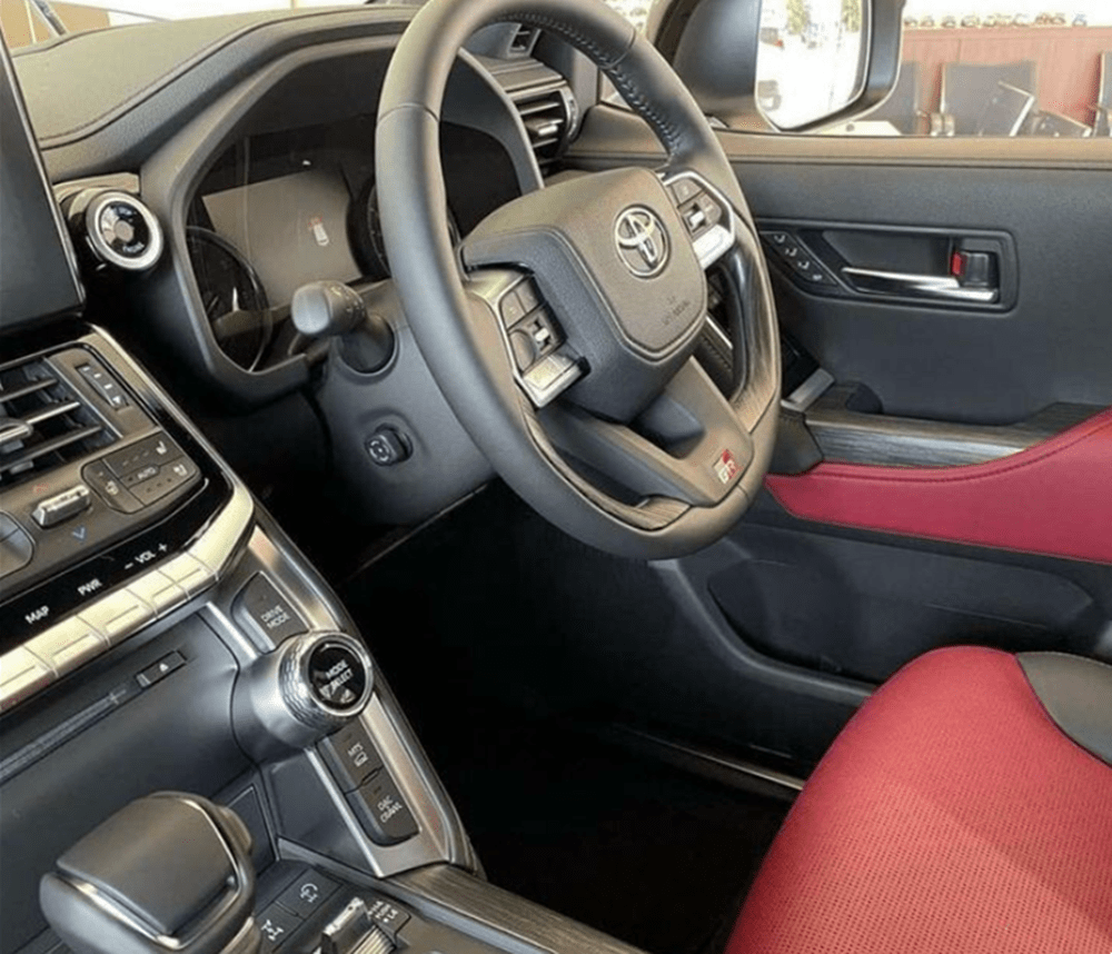 全新丰田陆巡GR SPORT版实拍，搭载3.5T+10AT动力组合，外观更运动_搜狐汽车_搜狐网