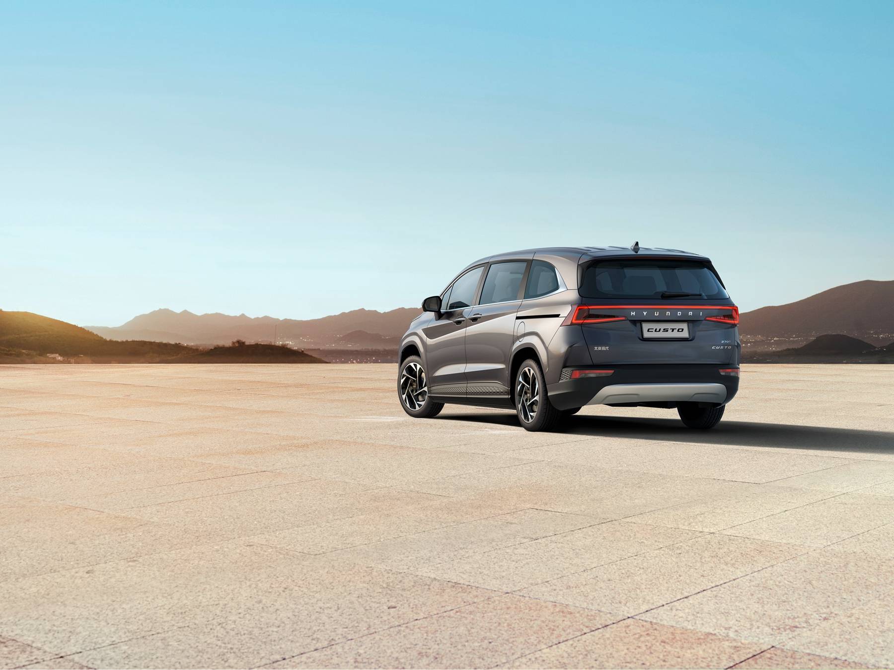 定位家用MPV 北京现代库斯途官图发布 轴距超3米_搜狐汽车_搜狐网