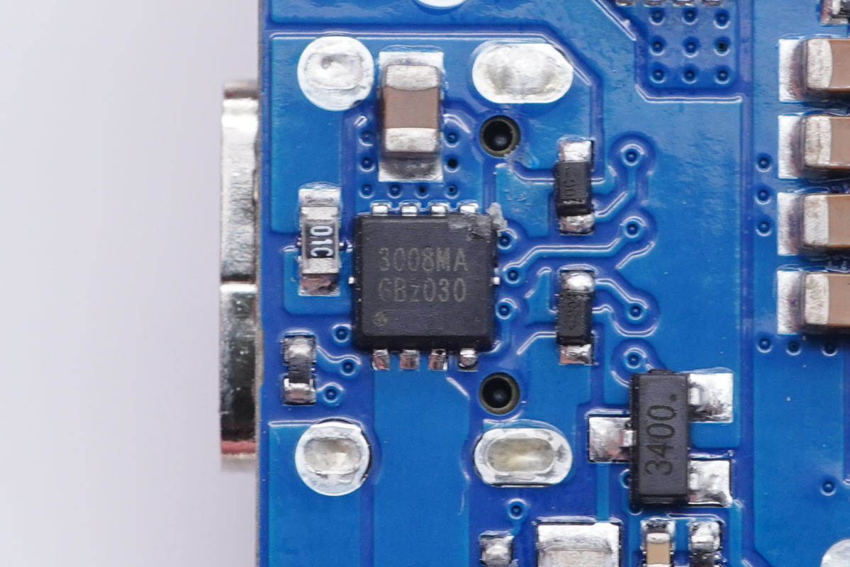采用南芯SC8905升降压方案，绿联20000mAh 45W快充移动电源拆解_保护