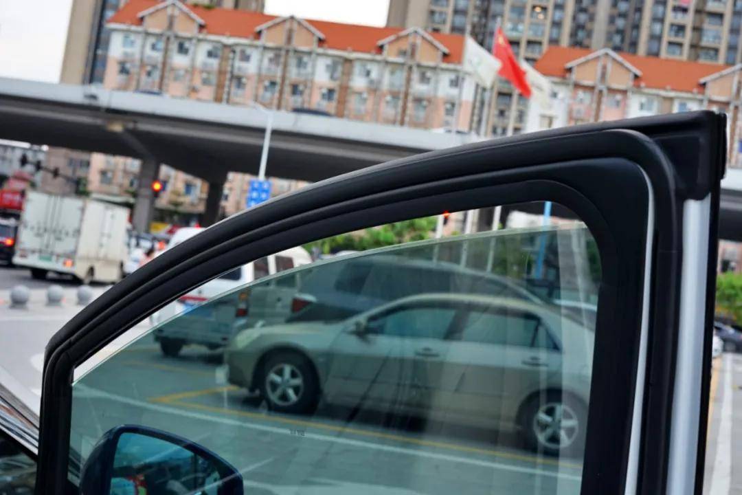 别克·GL8653T2020款搭配六片装奥克福铂金电镀雨挡_搜狐汽车_搜狐网