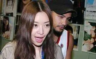 因女友离世，演唱会泣不成声，张震岳不再写悲情歌_陈芸凡