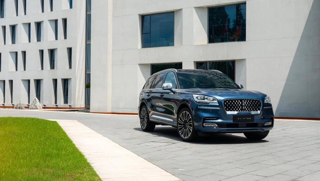 同级唯一3.0T+10AT，实力不输BBA，仪式感堪称一绝！_搜狐汽车_搜狐网