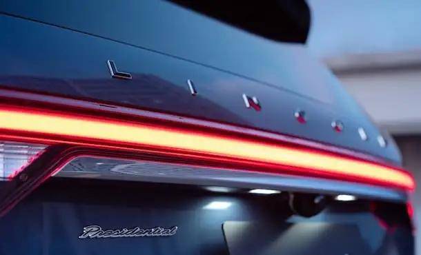 同级唯一3.0T+10AT，实力不输BBA，仪式感堪称一绝！_搜狐汽车_搜狐网