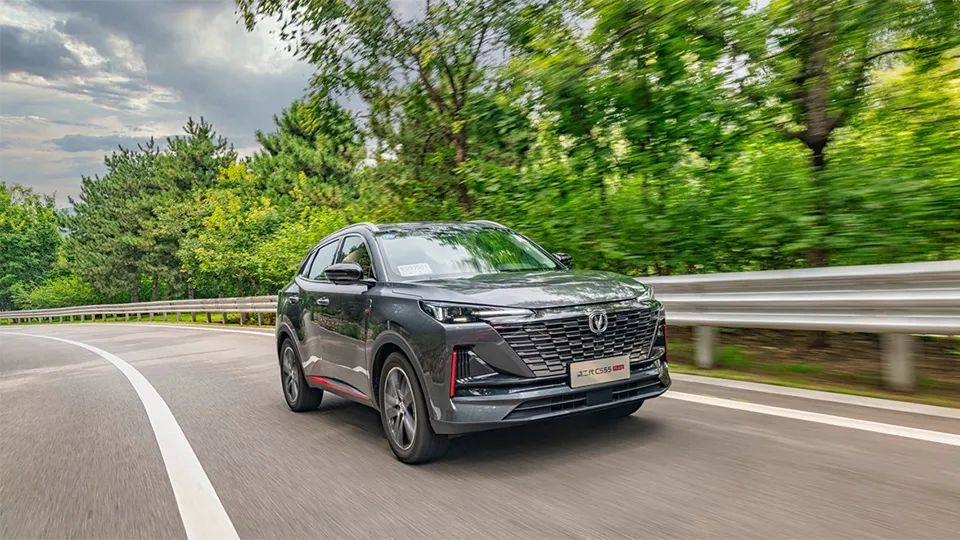 爆款因为设计越级？解析长安第二代CS55PLUS的智慧美学_搜狐汽车_搜狐网