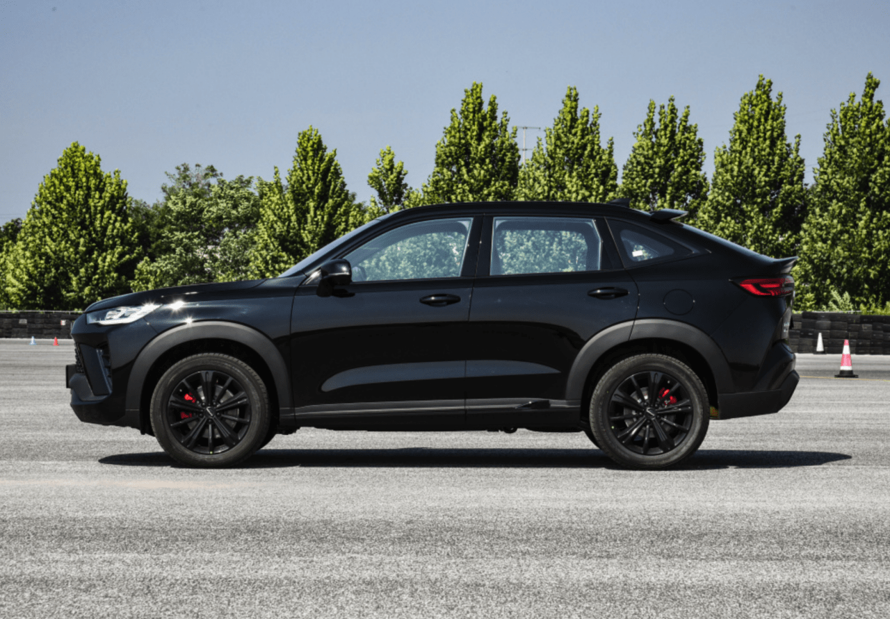 凶悍前脸，溜背车尾，哈弗H6S卖13.89万起，2.0T比1.5T还便宜？_搜狐汽车_搜狐网