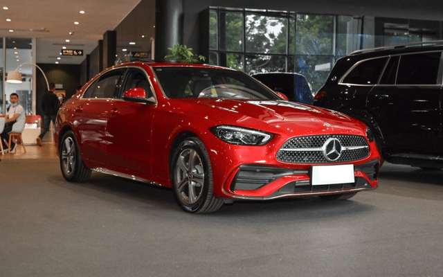 豪华品牌入门车型怎么选？奔驰C200L和宝马320i买谁更划算_搜狐汽车_搜狐网