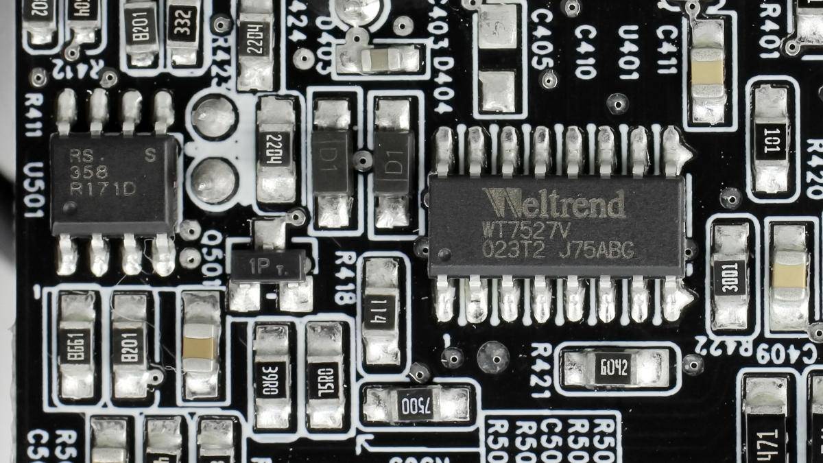 采用PFC+LLC+DC-DC架构，美商艾湃电竞650W金牌全模电源AJ-650M拆解_认证
