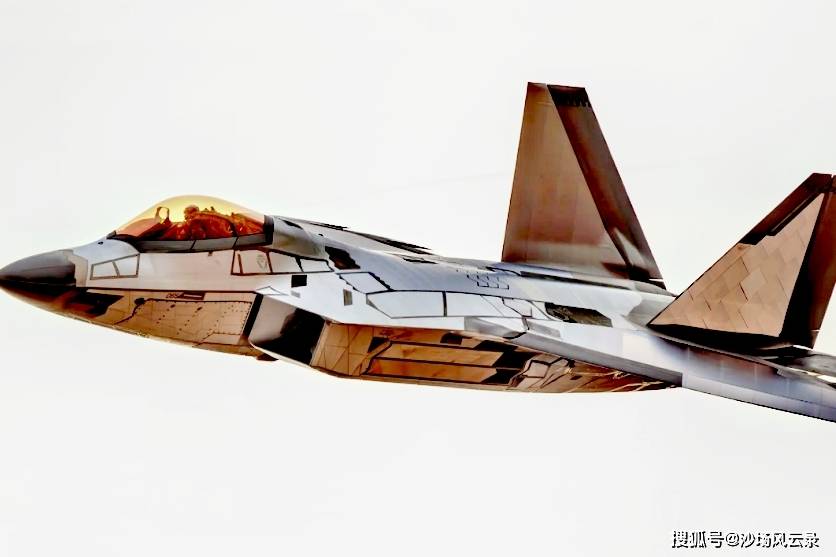 “镜像”涂装F-22曝光，测试激光武器系统？F-22退役说可以暂停了_金属状