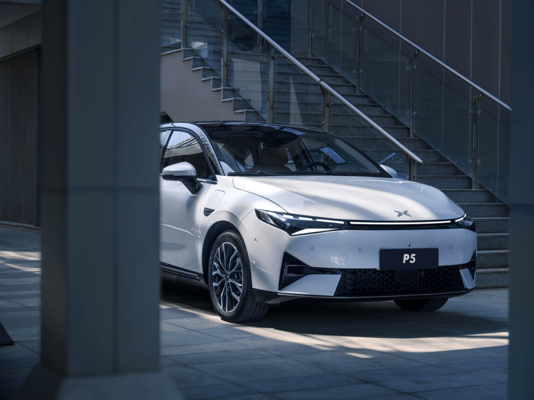 没有对比，哪有“韭菜”？小鹏P5上打model 3，下压秦PLUS EV_搜狐汽车_搜狐网