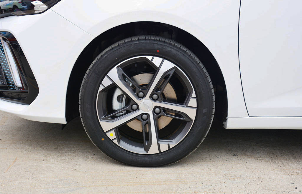 主推1.4T+8CVT至尊型 吉利帝豪L购车手册_搜狐汽车_搜狐网