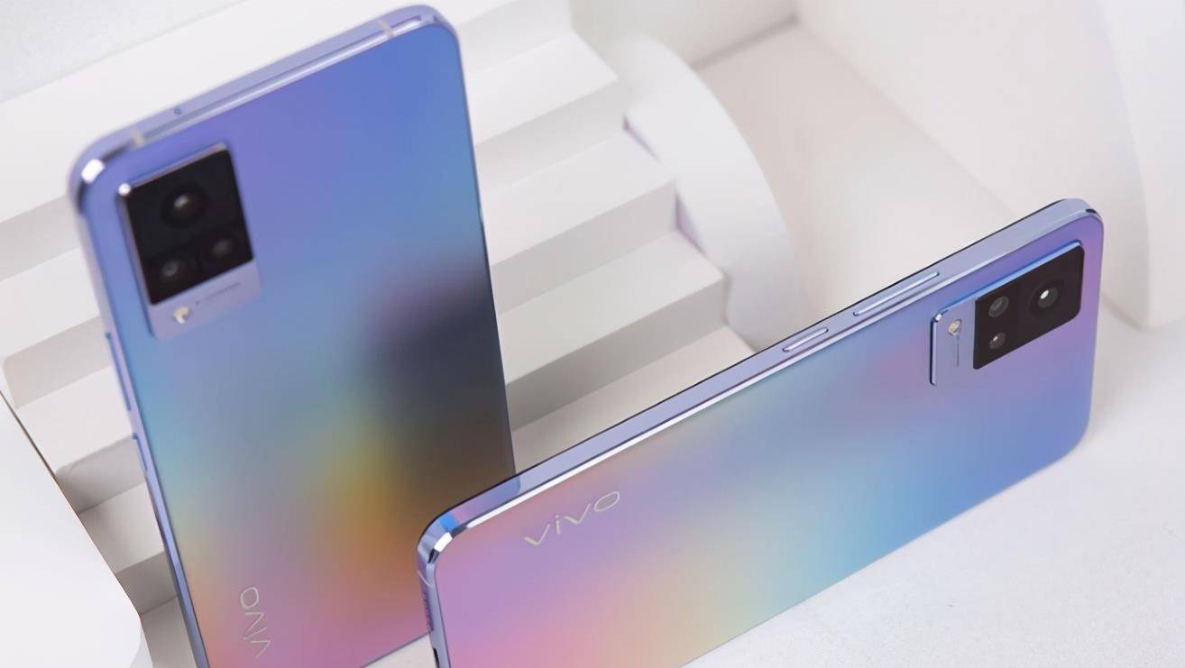 买手机“盲目跟风”有时候是对的，目前这4款手机最值得买_iPhone_vivo_后置