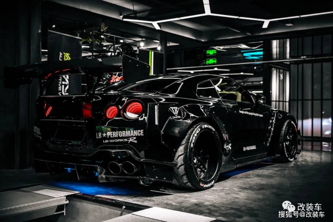 再次进化的日产GT-R R35，单单机舱就放进了两台思域的价格_搜狐汽车_搜狐网