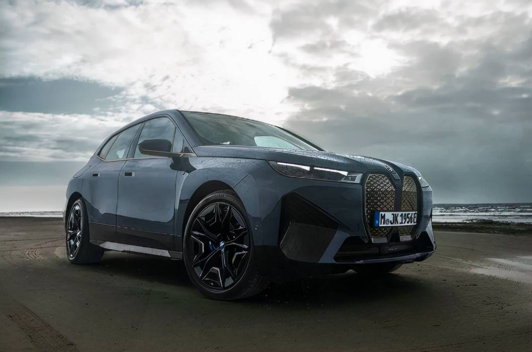 最新亮相的iX M60，给人攻击感更加强烈_搜狐汽车_搜狐网