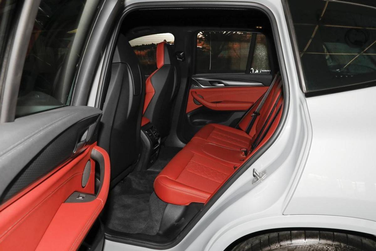 低调的豪华车，配3.0T+8AT动力，售价89.99万，实拍宝马X3 M雷霆版_搜狐汽车_搜狐网