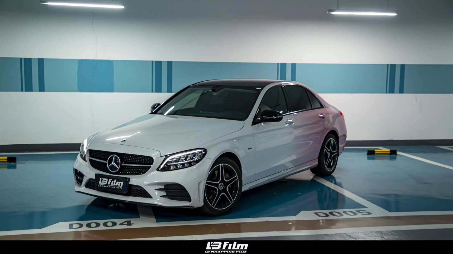 给女友定制的礼物，给几分？奔驰C260L改色镭射渐变喷绘膜LBFILM_搜狐汽车_搜狐网