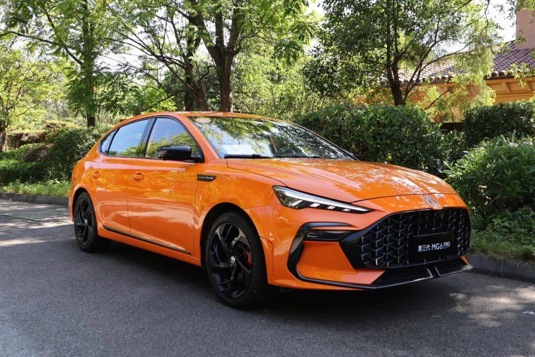 运动家轿对决，长安UNI-V对比MG6 PRO，谁更值得选？_搜狐汽车_搜狐网