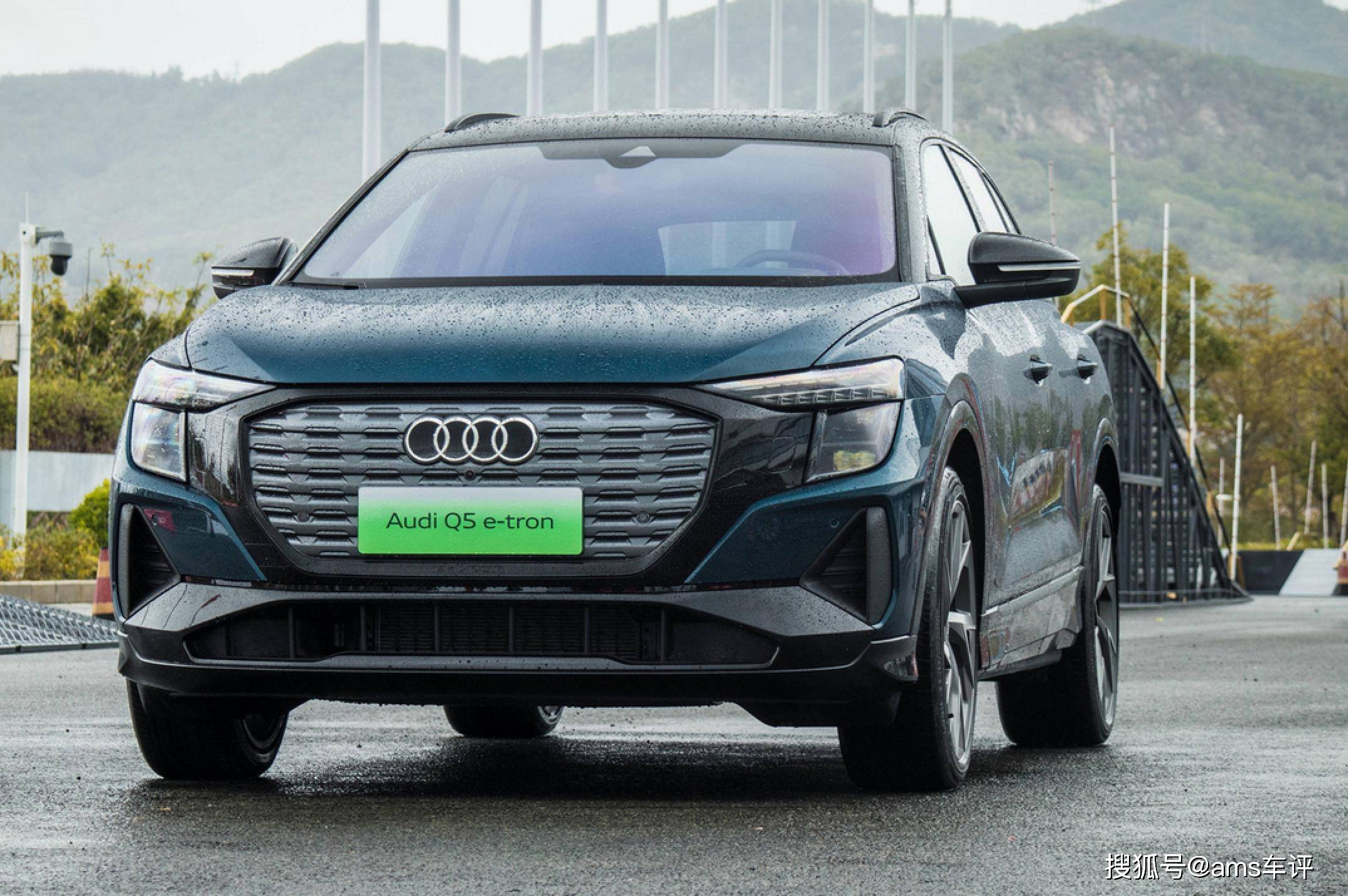 同为MEB纯电平台车型，奥迪Q5 e-tron能比大众ID.6 X强多少？_搜狐汽车_搜狐网