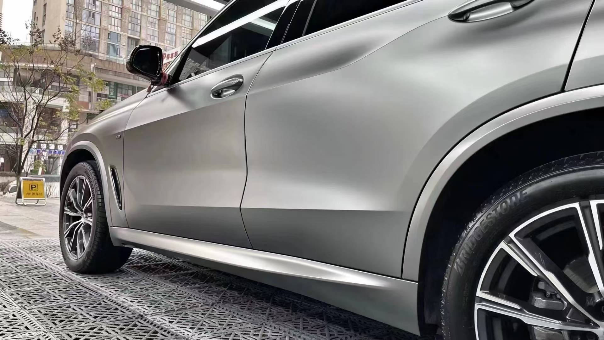 超亮金属的金属质感，宝马PET超亚液态银改色膜 SKTO_搜狐汽车_搜狐网